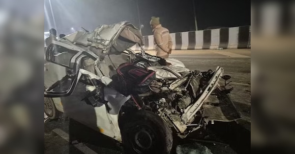 Hathras Road Accident killed four passenger after the car hit and ...