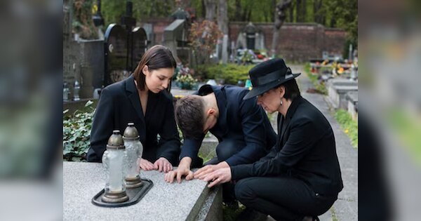 Your life does not end with the death of best friend How to Move On ...