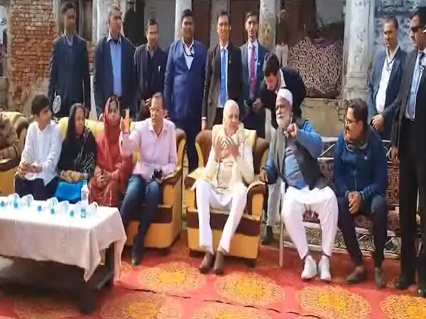 Governor Mohammad Arif met family members of freedom fighter Abdul ...