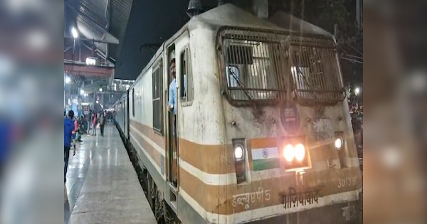 indian railway danapur division patna tejas rajdhani express tte ...