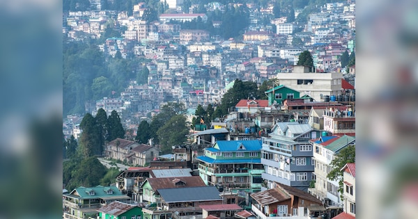 visit beautiful valleys of Darjeeling in winter make journey easier ...