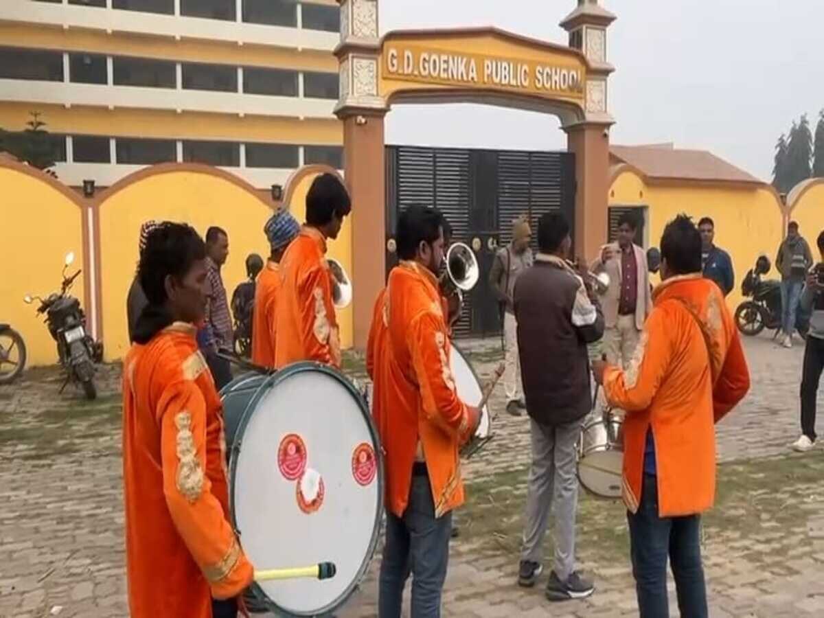 bettiah police took out baraat with band and music pasted posters at ...