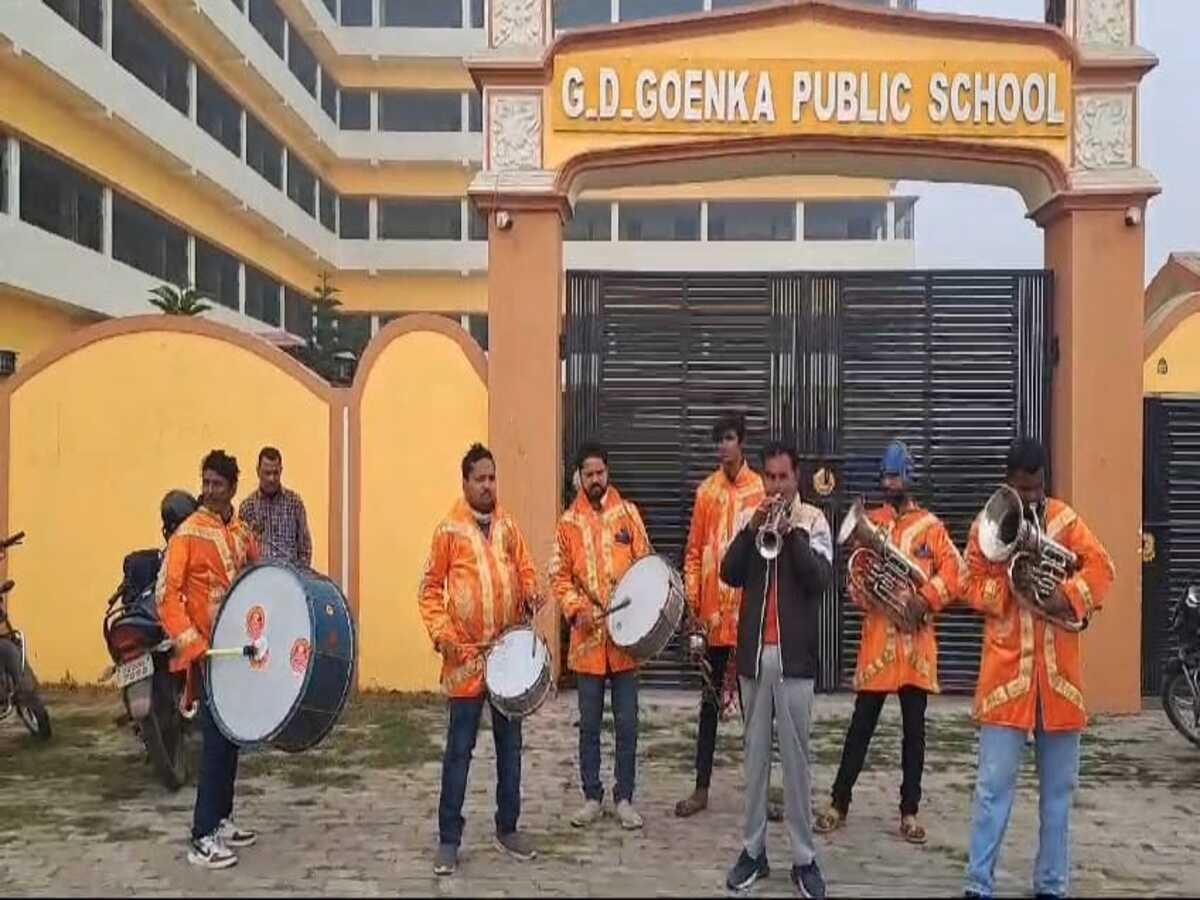 bettiah police took out baraat with band and music pasted posters at ...