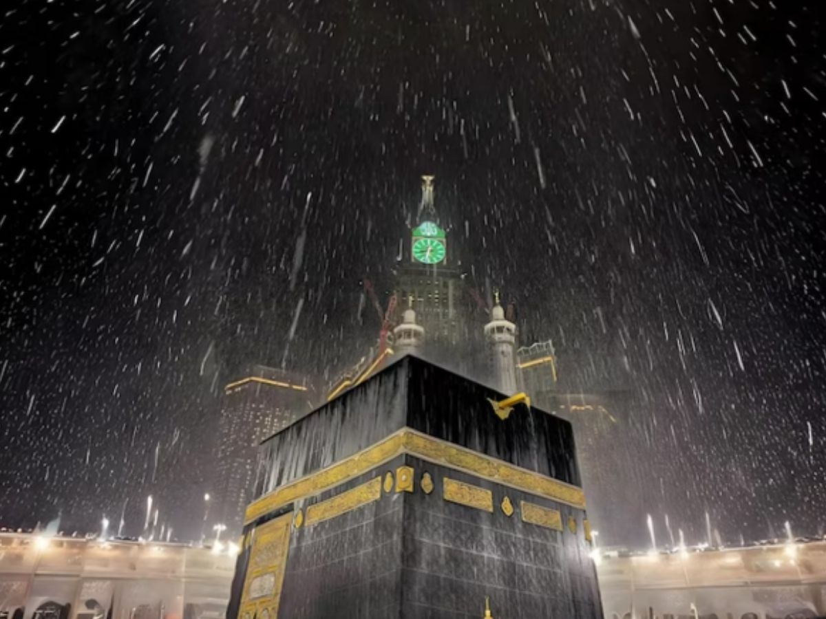 saudi arabia heavy rain alert issued mecca flood 2025 weather forecast ...