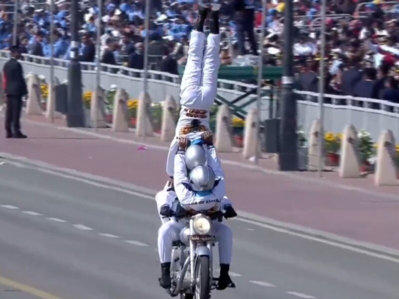 76th republic day of india indian army daredevils parade on kartavya ...
