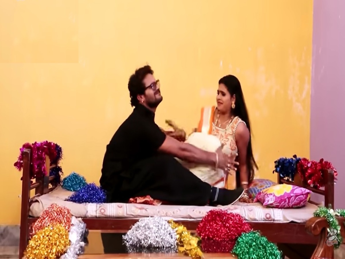 Khesari Lal Yadav and Chandani Singh old Bhojpuri Song Palang Kare Choy ...