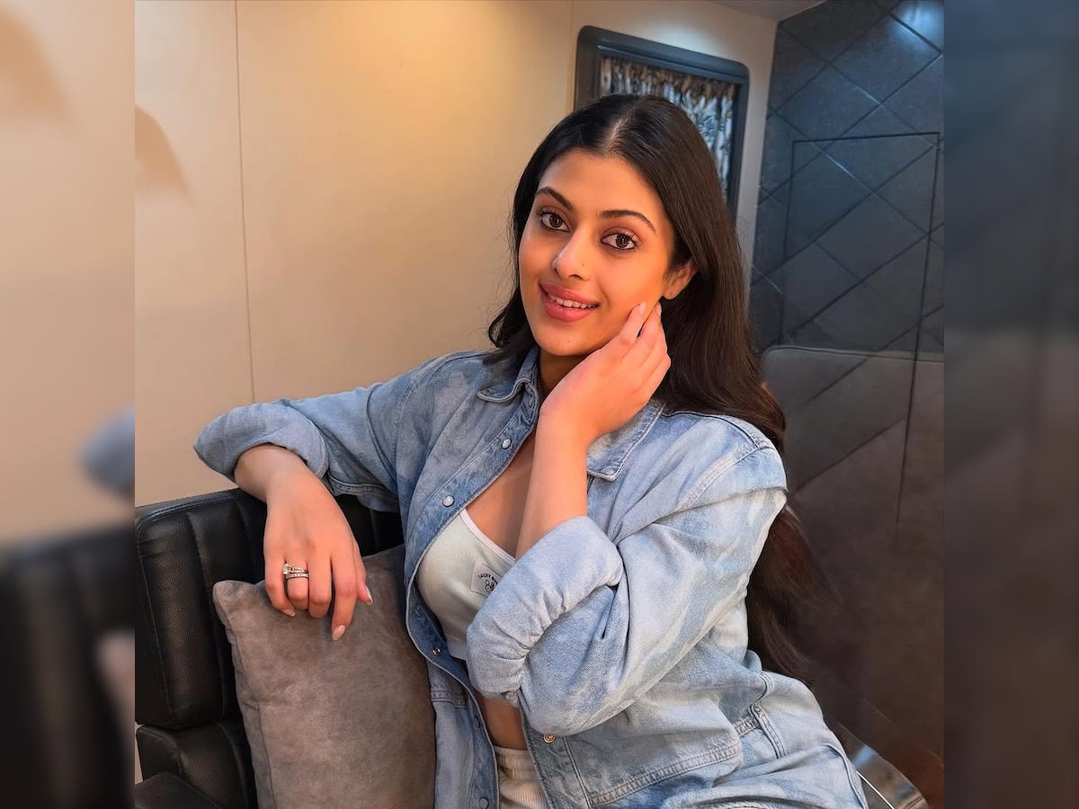 91 Years Bollywood Famous Singer Asha Bhosle Grand Daughter Zanai ...