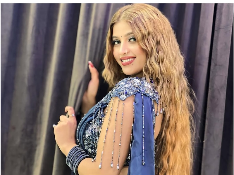 Russian Girl Komal Singh Photoshoot Made Everyone Sweat In Winter ...