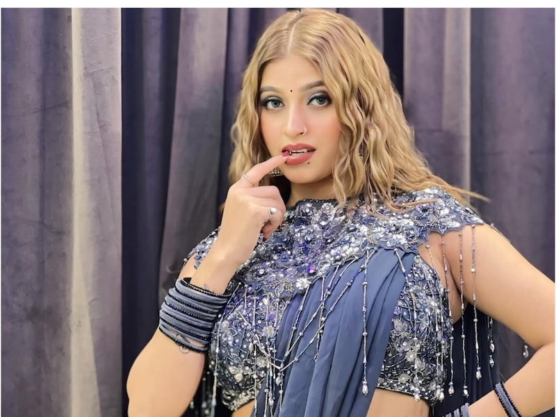 Russian Girl Komal Singh Photoshoot Made Everyone Sweat In Winter ...