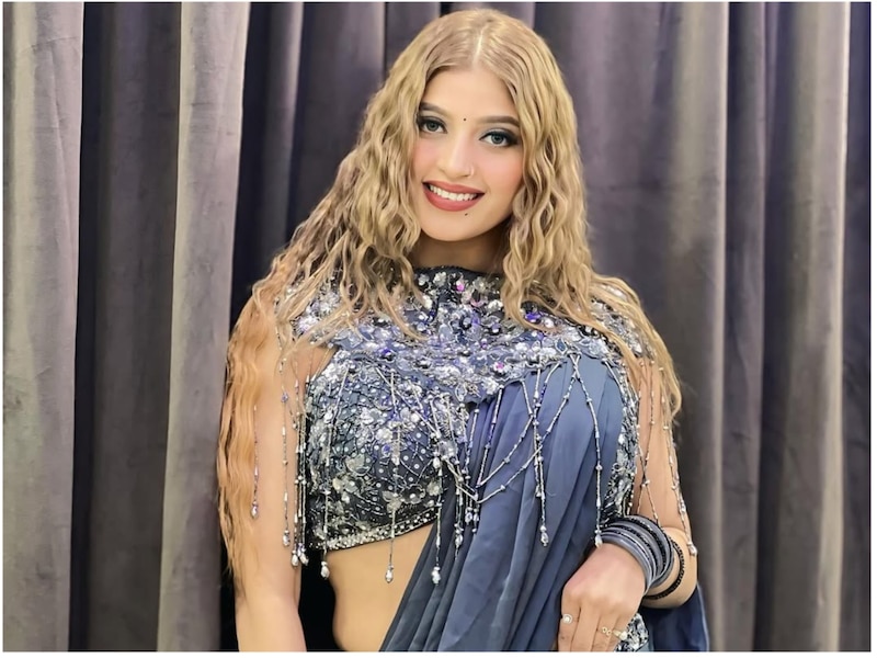 Russian Girl Komal Singh Photoshoot Made Everyone Sweat In Winter ...