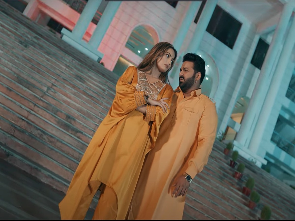 Pawan Singh And Queen Shalinee New Bhojpuri Song Kala Odhani Released