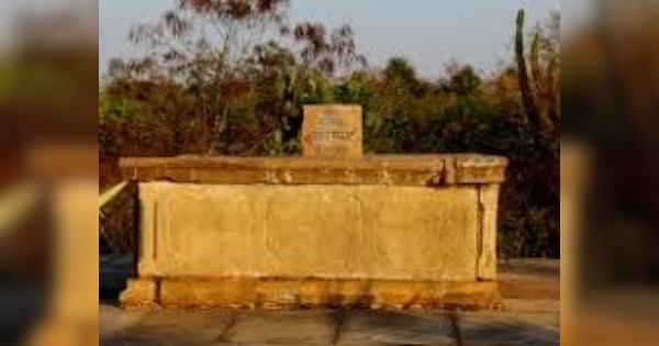 ashoknagar famous singer baiju bawra samadhi sthal is lover point of ...
