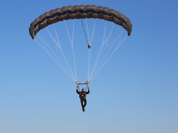 Agra army man died after parachute not opened in malpura area ...