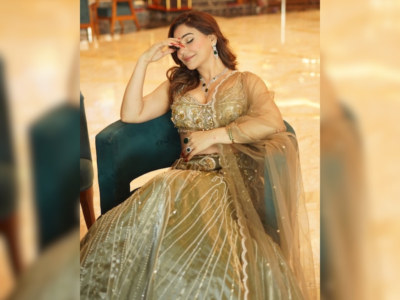 35 years kangna sharma bold look viral on internet paparazzi new ...