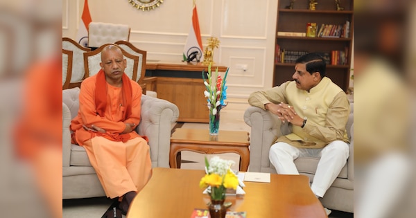 bhopal Yogi Adityanath reached Madhya Pradesh CM Mohan Yadav gave grand ...