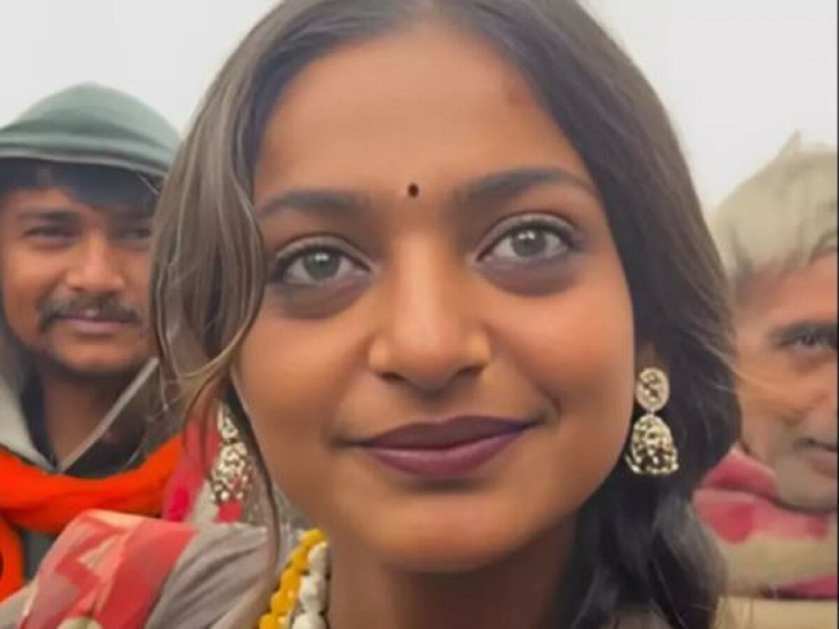 Mahakumbh 2025 16 year old viral girl monalisa First film fees and details