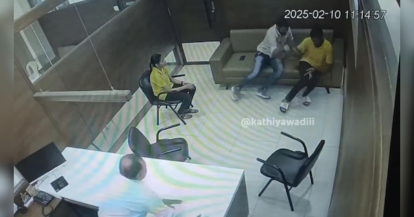 CCTV Video: କୋଚିଂ ସେଣ୍ଟରରେ ଛାତ୍ରଙ୍କୁ ଛୁରାମାଡ଼ର ସିସିଟିଭି ଭିଡିଓ ଭାଇରାଲ ...