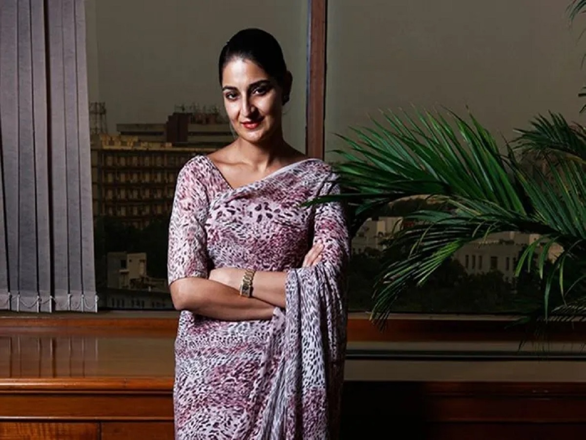 who is Pia Singh daughter of DLF owner KP Singh pia singh page 3 party lifestyle and luxuary ...