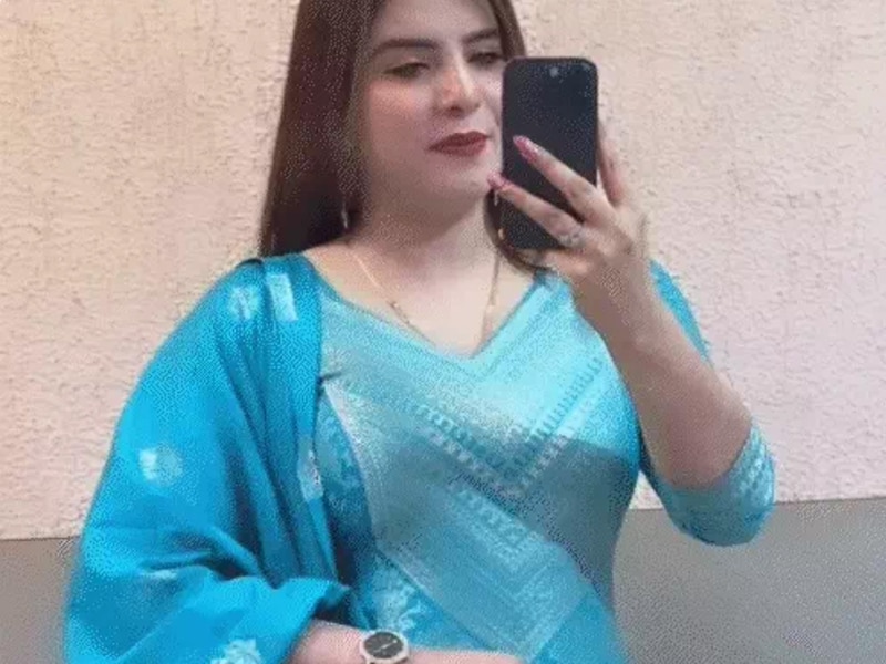 Delhi lady don gangster zoya khan hashim baba wife arrested with 1 ...