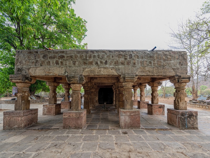 raipur madwa mahal is indias second Khajuraho indian sculptures can be ...