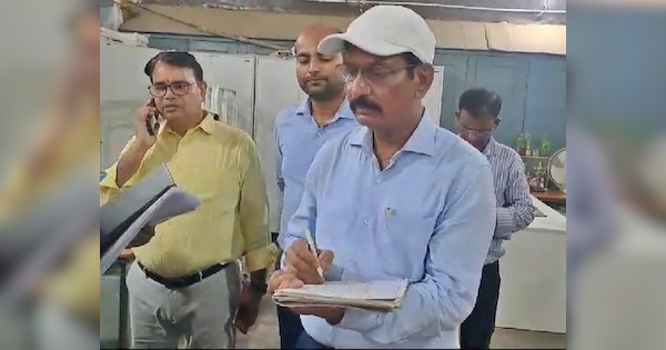 UPSC DM suspended the clerk on the spot who is IAS Dinesh Kumar Rai ...