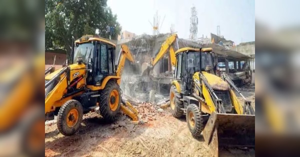Bulldozer Action: अवैध कालोनियों पर जीडीए का बड़ा कदम, बुलडोजर से तोड़े ...