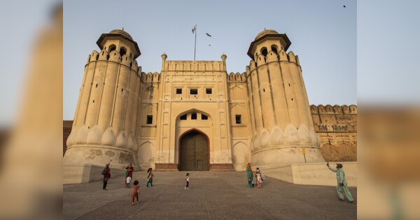 US researcher identifies 100 monuments of Sikh Empire in Lahore Fort ...