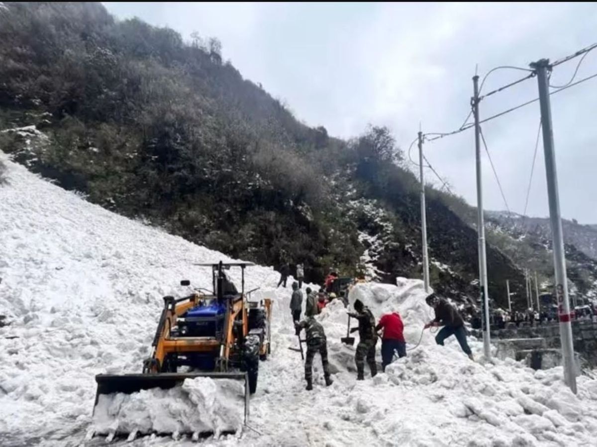 Uttarakhand bardrinath chamoli avalanche photos Glacier Broken Tragedy buried BRO Workers Army ...