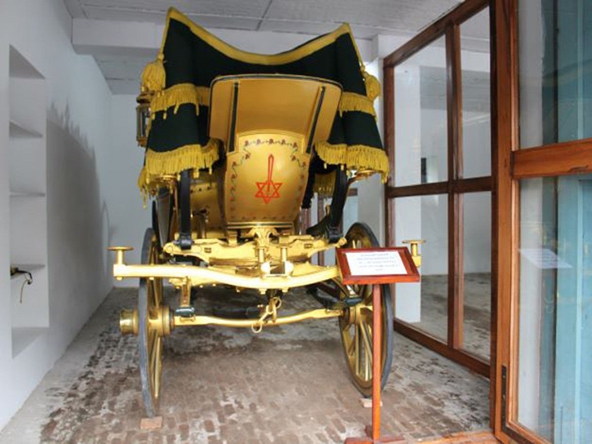 The Last King of Nepal who live in Narayanhiti Palace with Golden Rath ...