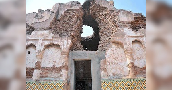 Pakistan Hindu group demands security to celebrate Holi 2025 at ancient ...