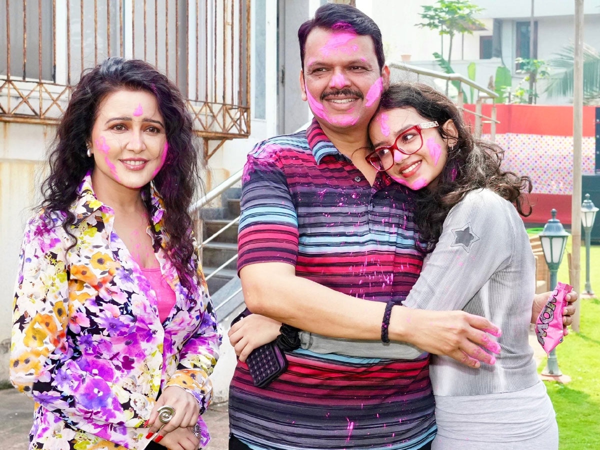 Maharashtra CM Devendra Fadnavis Celebrates Holi With Family Wife ...