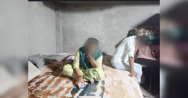 meerut two girls missing case mother said my daughter not lesbian read whole story | मेरी बेटी ...