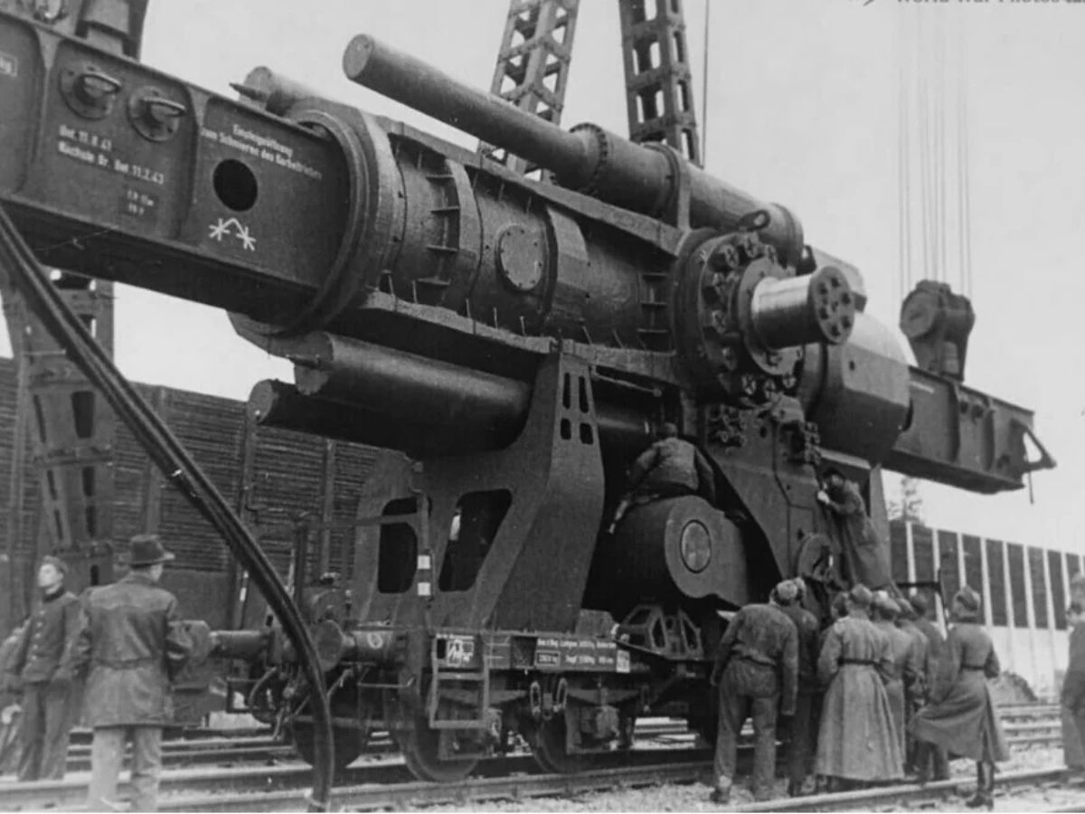 Schwerer Gustav is the heaviest gun of the world know its size weight ...