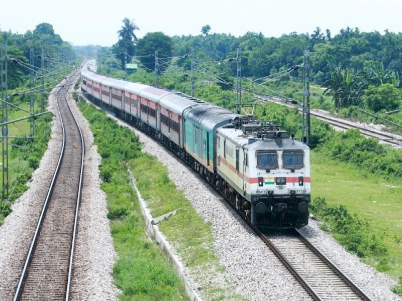 Bharat ke sabse Lambi Train yatra। Longest train avadh assam express ...