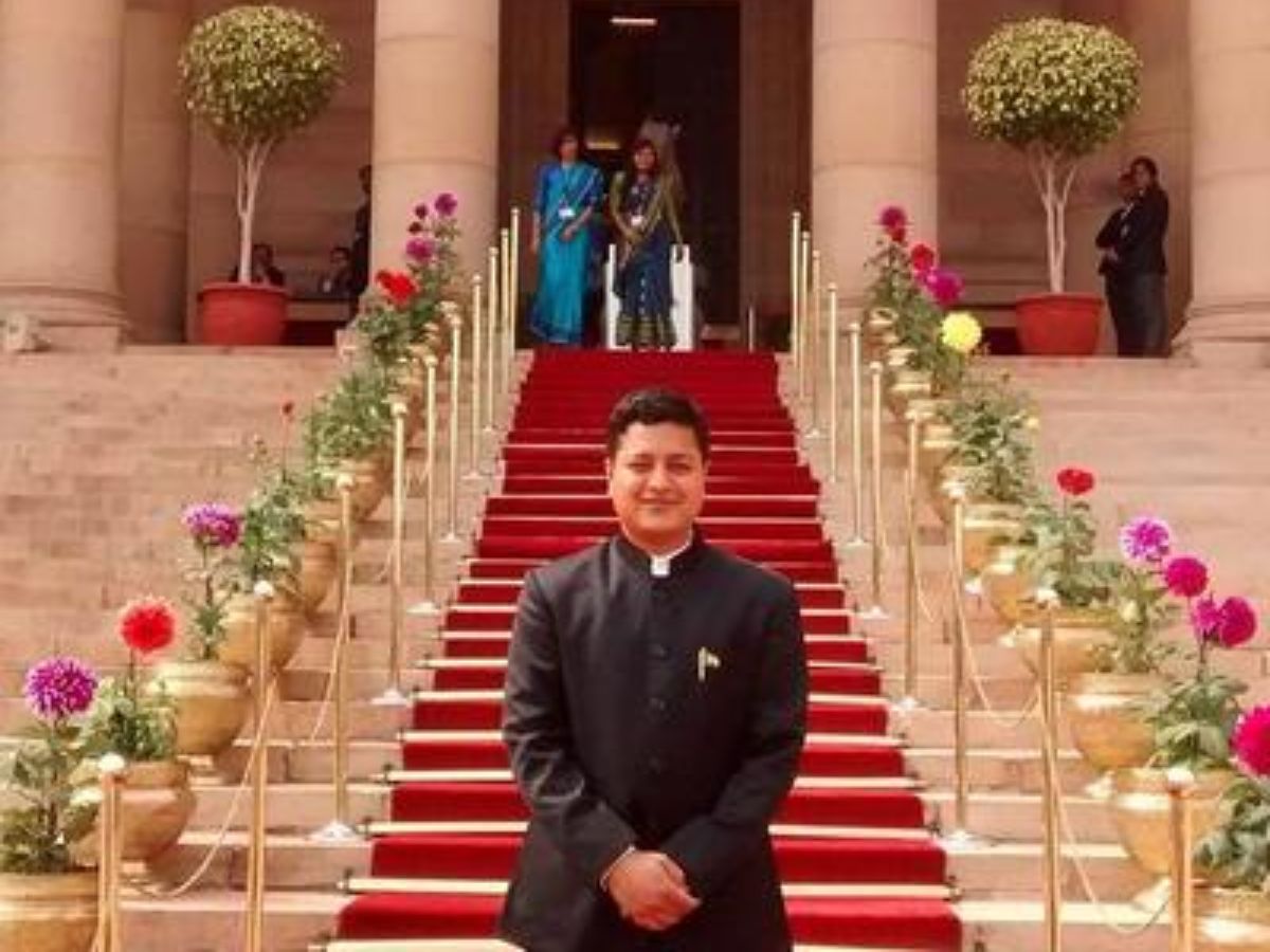 who is Ayodhya New DM Nikhil Tikaram Funde Know IAS officer Profile ...