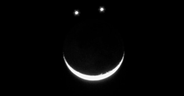 Triple conjunction to form smiley face in sky a rare planetary ...