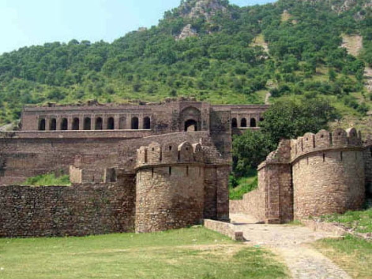 MP Tourism These are the famous forts of Madhya Pradesh Gwalior Orchha ...