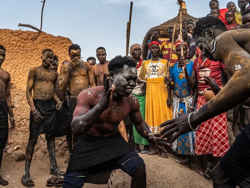 weird tribes tradition Sudan Nuba wrestling community in South Kordofan | यहां गांव का योद्धा ...