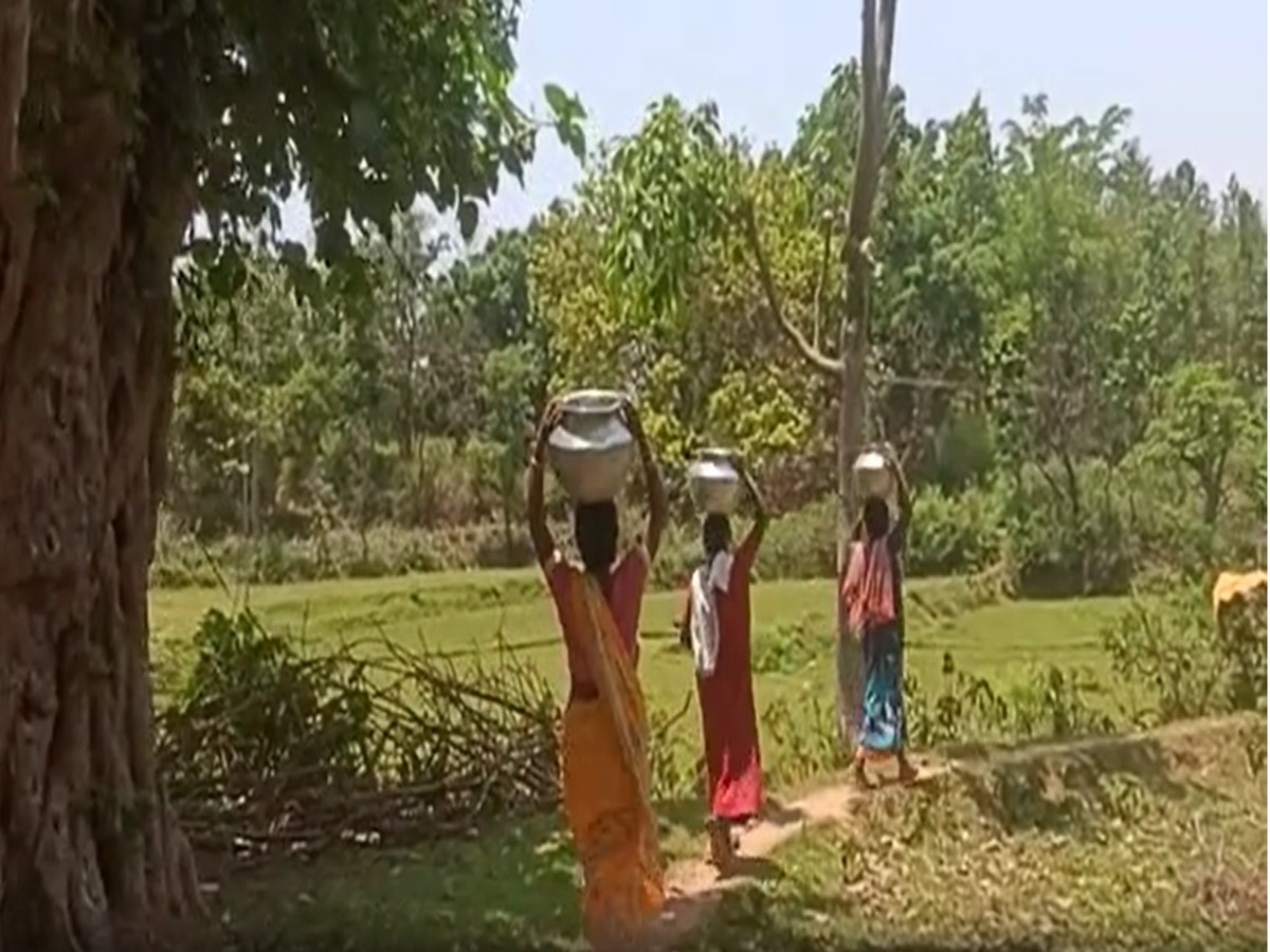 Chapi village Villagers bathe and drink same water in Dadi lack of ...