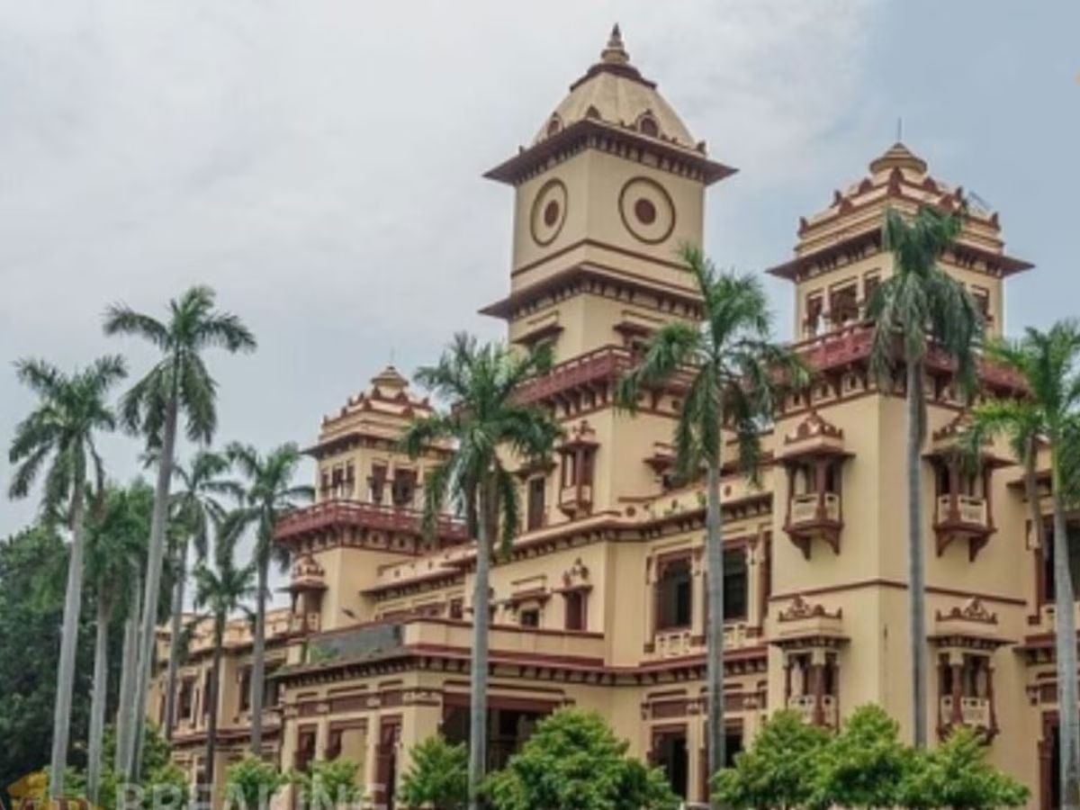 BHU is Asia biggest University Located in Varanasi UP read Benaras ...
