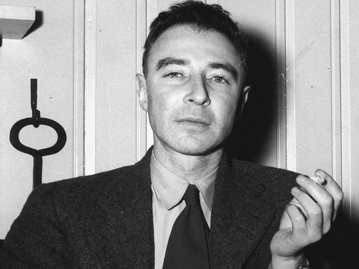 father of the atomic bomb J Robert Oppenheimer know USA Manhattan ...