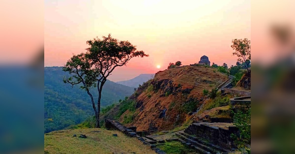 mp tourism beautiful places to visit in summer pachmarhi tamia ...