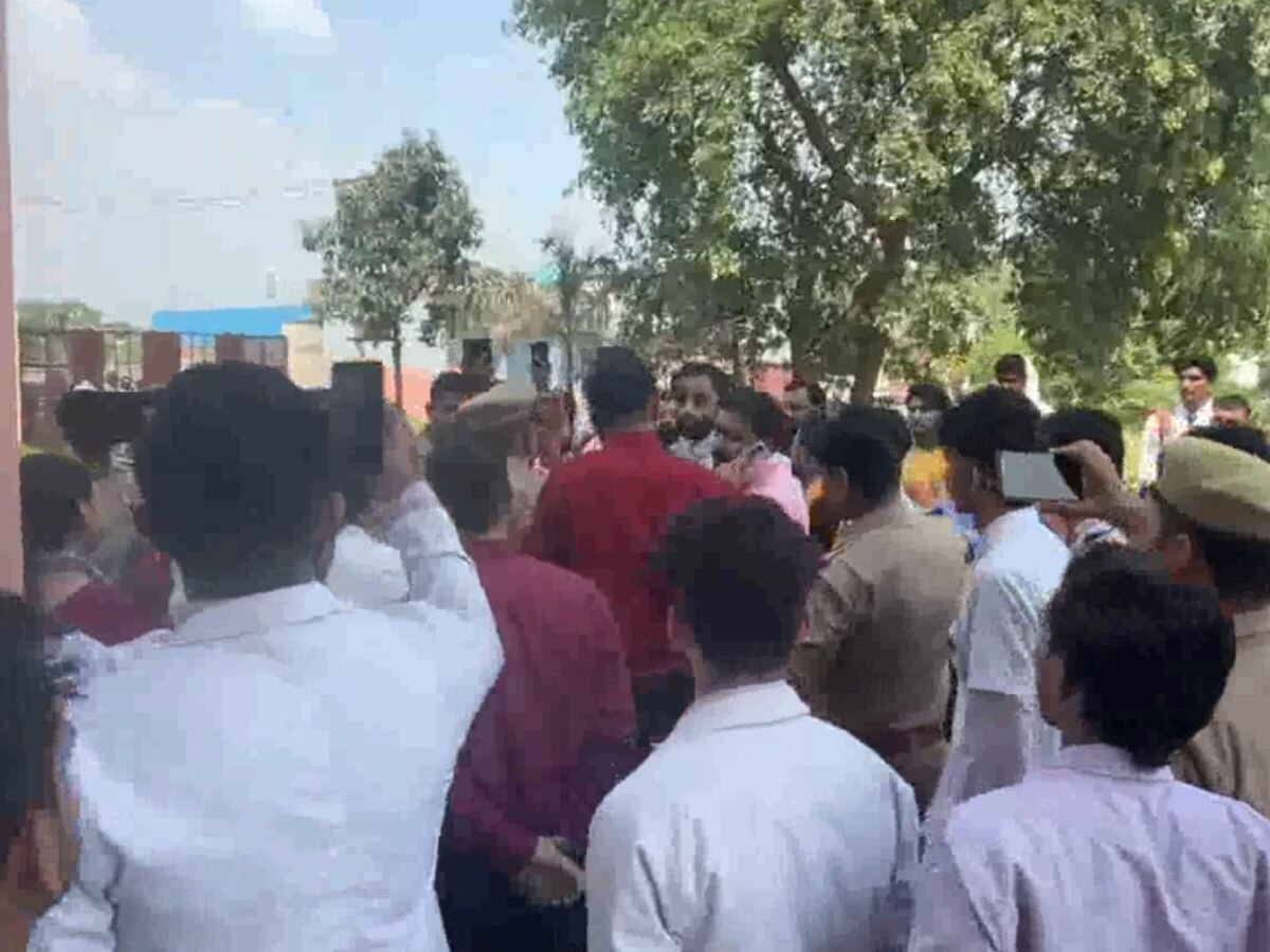 Saharanpur hindu sangathan protest Mother Teresa College Administration ...