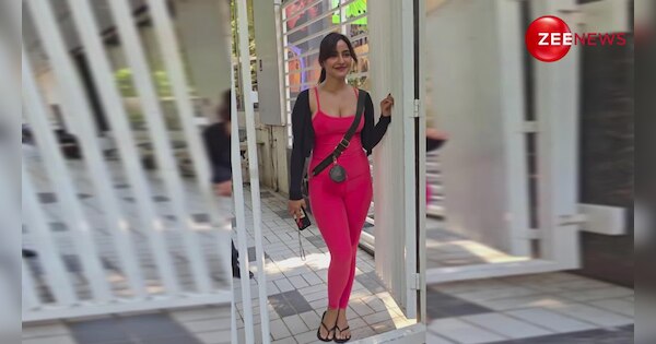 Neha Sharma spotted in pink workout outfit looked so beautiful in no ...