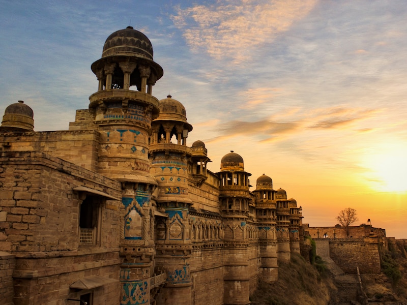 mp tourism gwalior kila is third biggest fort in India see photos of ...