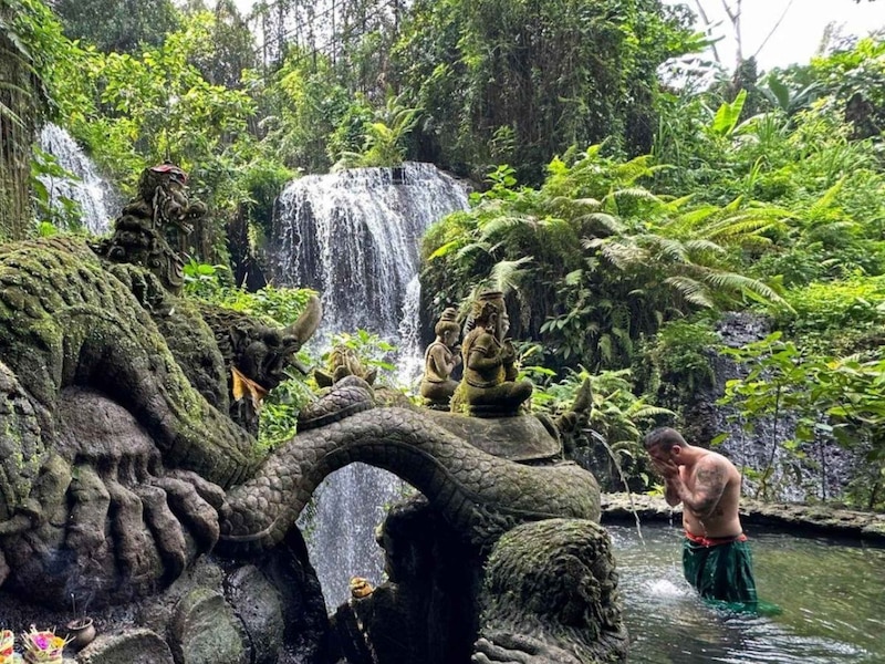 कहां है सांपों वाला पहाड़? | Snake Waterfall In Indonesia Taman Beji ...