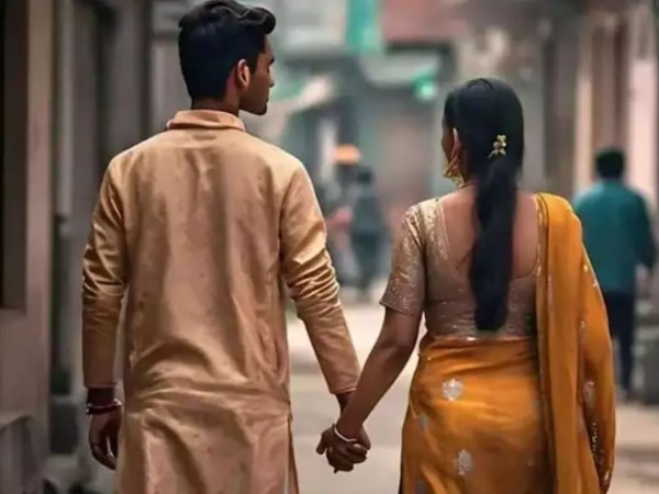 two children mother eloped with her cousin in law in Etawah | दो बच्‍चों की मां चचेरे ससुर के ...