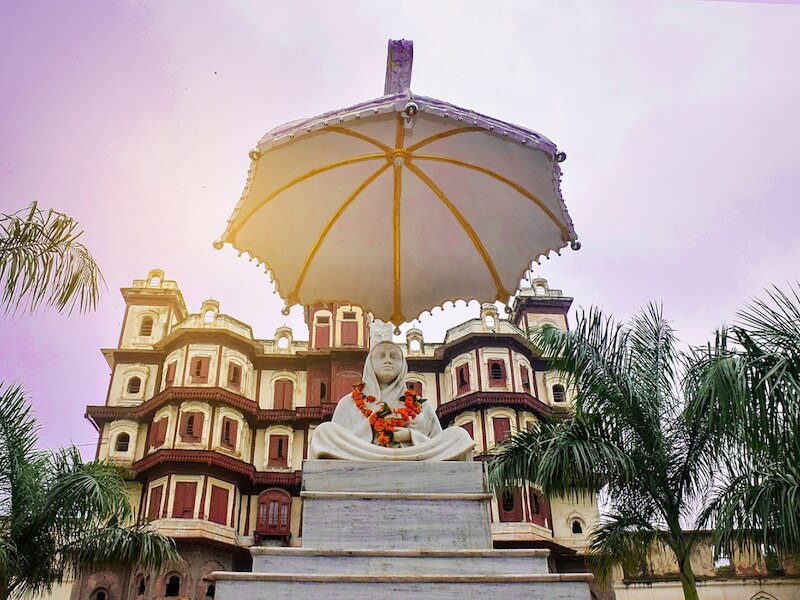 mp tourism know the history of indore rajwada palace best tourist place ...