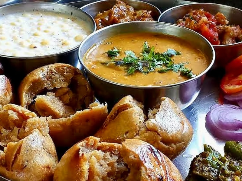 top famous tasty dishes of mp try indore namkeen dal bafla gwalior ...
