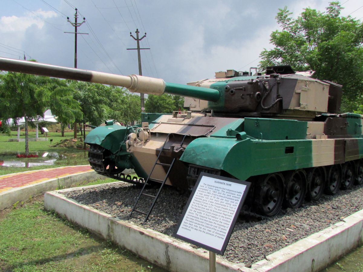 Vijayanta Indias first indigenously built Main Battle Tank in action ...